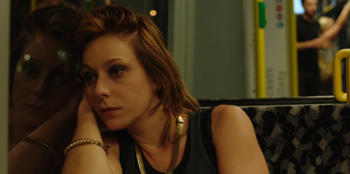 Curta "Alguma Coisa Assim" está disponível online e o longa chega em breve!