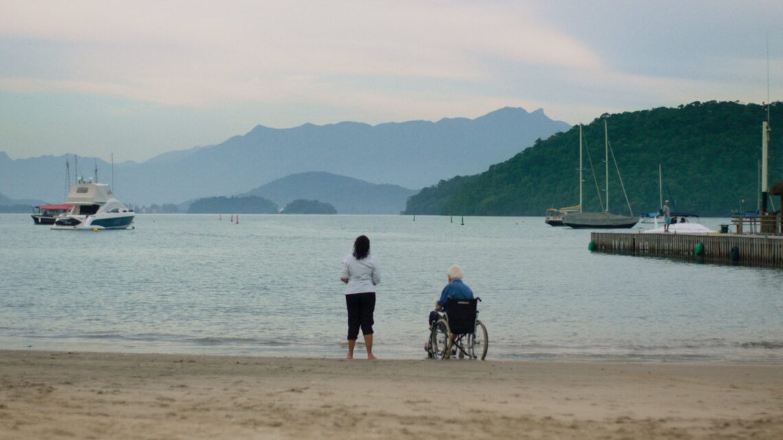 “Três Verões” estreia no inverno e reflete sobre estações passadas